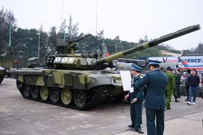 Trên tay xe tăng T-90S & T-90SK: Xe tăng hiện đại và mạnh mẽ nhất của ...