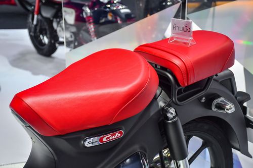 BIMS 2023: "Trên tay" Honda Super Cub C125 Disney Limited Edition, chỉ ...