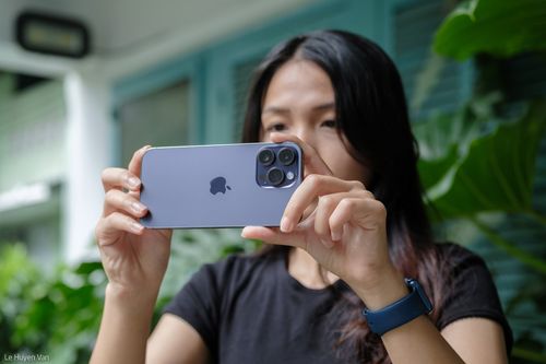Trên tay iPhone 14 Pro Max 2 SIM vật lý: Khác ở khay SIM và bộ hình mới