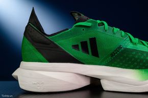 Đánh giá nhanh Adidas Adizero Pro 3: "Siêu giày" chạy bộ êm ái, vững chãi