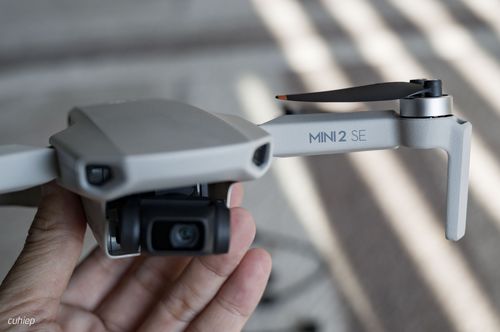 Mở hộp DJI Mini 2 SE: đang định chơi lại drone