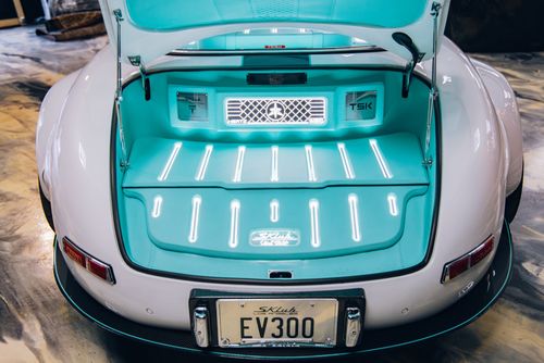 Tesla Model 3 lột xác thành tuyệt phẩm Mercedes 300SL Gullwing, anh em ...