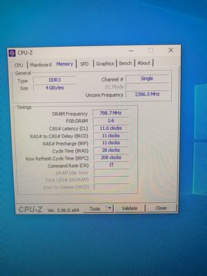 Ram báo như này là sao các bác nhỉ? Tại sao uncore frequency nó lại báo ...